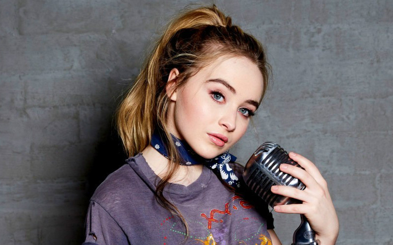 Mostrando todo o potencial de sua voz, Sabrina Carpenter lança versão ...
