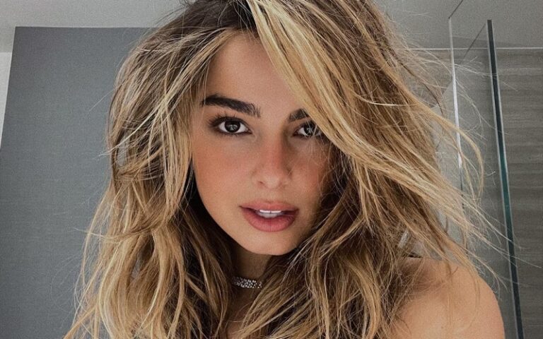 Addison Rae gera polêmica e vira meme após usar escudo de vidro como ...