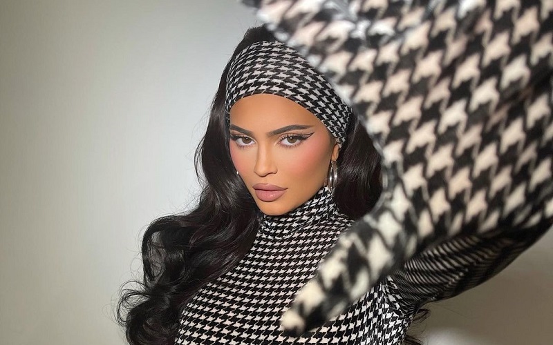 Kylie Jenner se pronuncia após ser criticada por pedir doações a seu ex ...