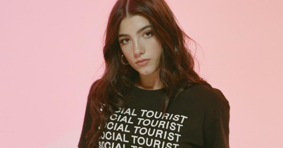 Charli D’Amelio realizou o sonho de muitos fãs brasileiros e você ...